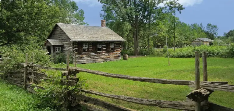 How to Fill Gap Between Fence Post and House | 10 Easy Tips